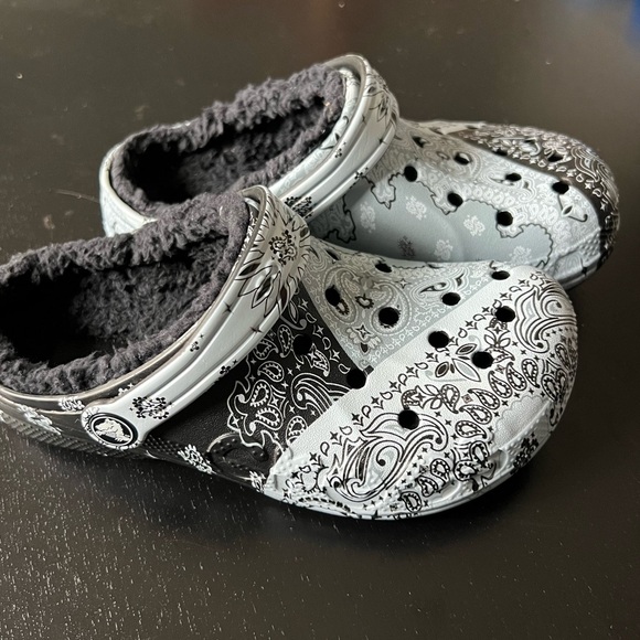 CROCS | Shoes | Nwt Crocs Black And Gray Paisley Slipper Clogs | Poshmark